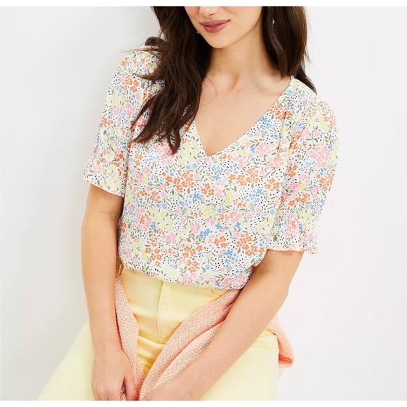 LOFT | Tops | Loft Floral Puff Sleeve Vneck Top | Poshmark